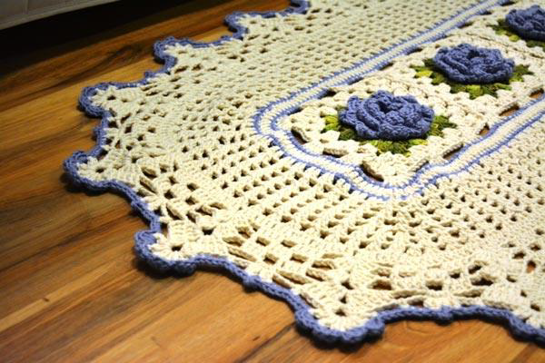 Tapete Max Cru com Flores Azuis | Croche Uma Arte